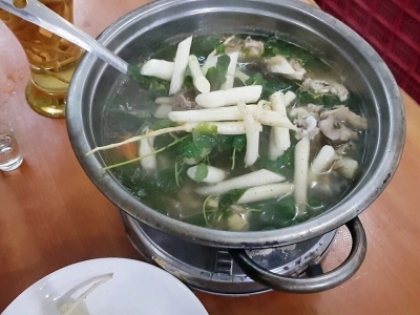 Lẩu gà lá sâm Măng Đen - món ngon dinh dưỡng từ thiên nhiên